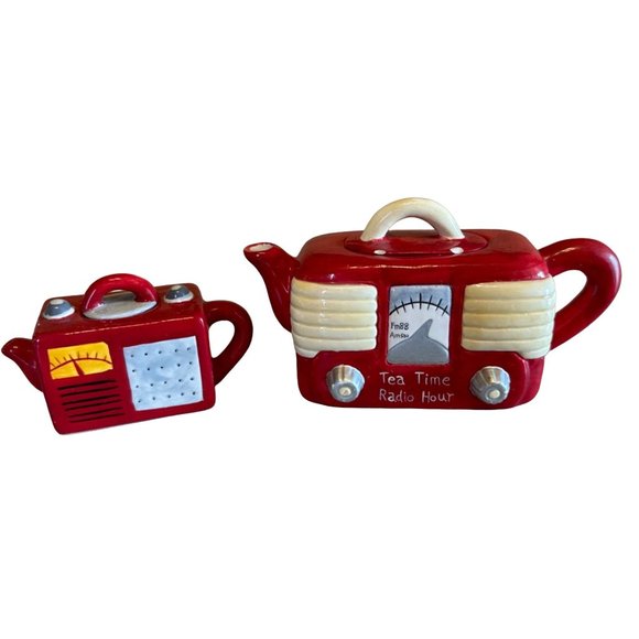 Unknown | Dining | Set Of 2 Tea Time Radio Hour Ceramic Teapots Wlid ...